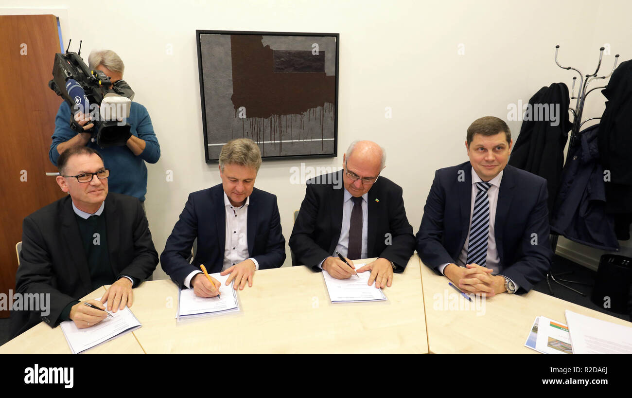 Contract signing with total contractor for the "New KSC Football ...