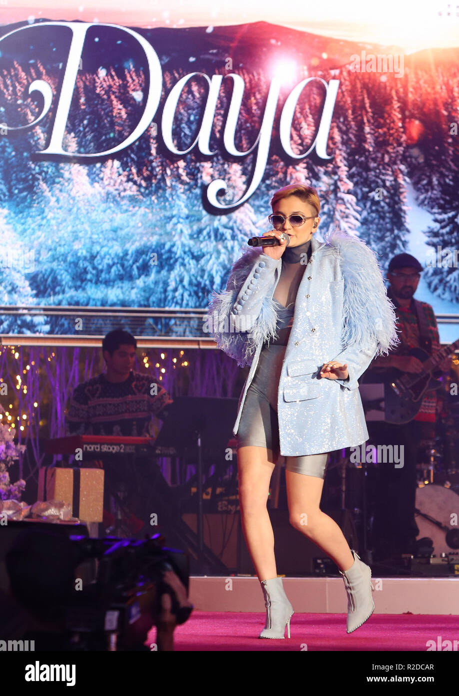 LOS ANGELES, CA - NOVEMBER 18: Daya, at The Grove Christmas Tree ...