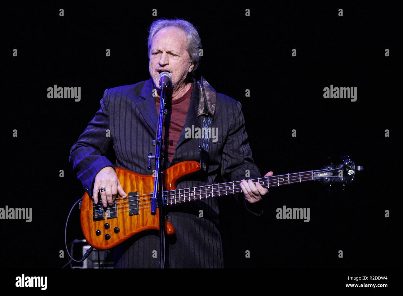 Jerry lee lewis performs live on stage hi-res stock photography and ...