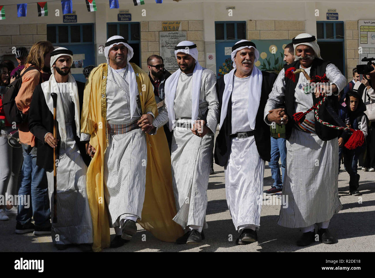 Palestinian dabka dance hi-res stock photography and images - Alamy