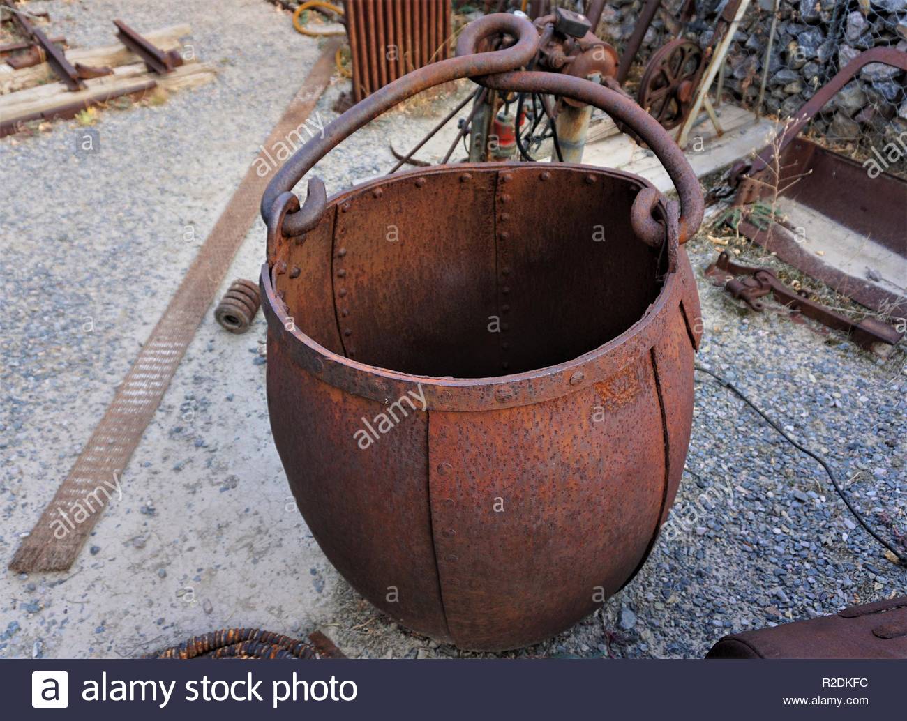 Rusty Bucket Stock Photos & Rusty Bucket Stock Images - Alamy