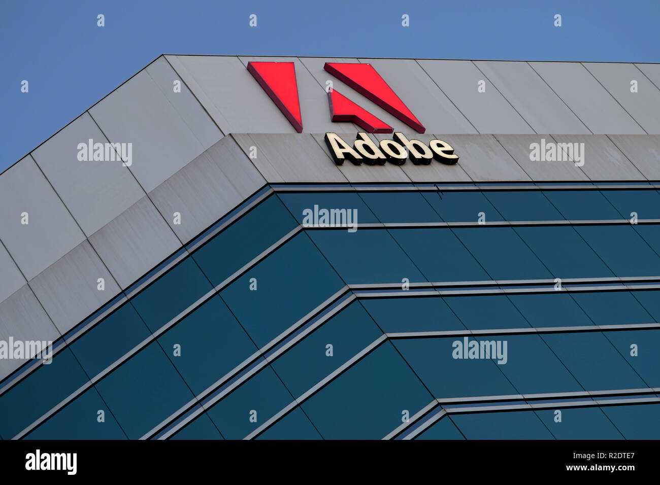 Adobe commercial building hi-res stock photography and images - Alamy