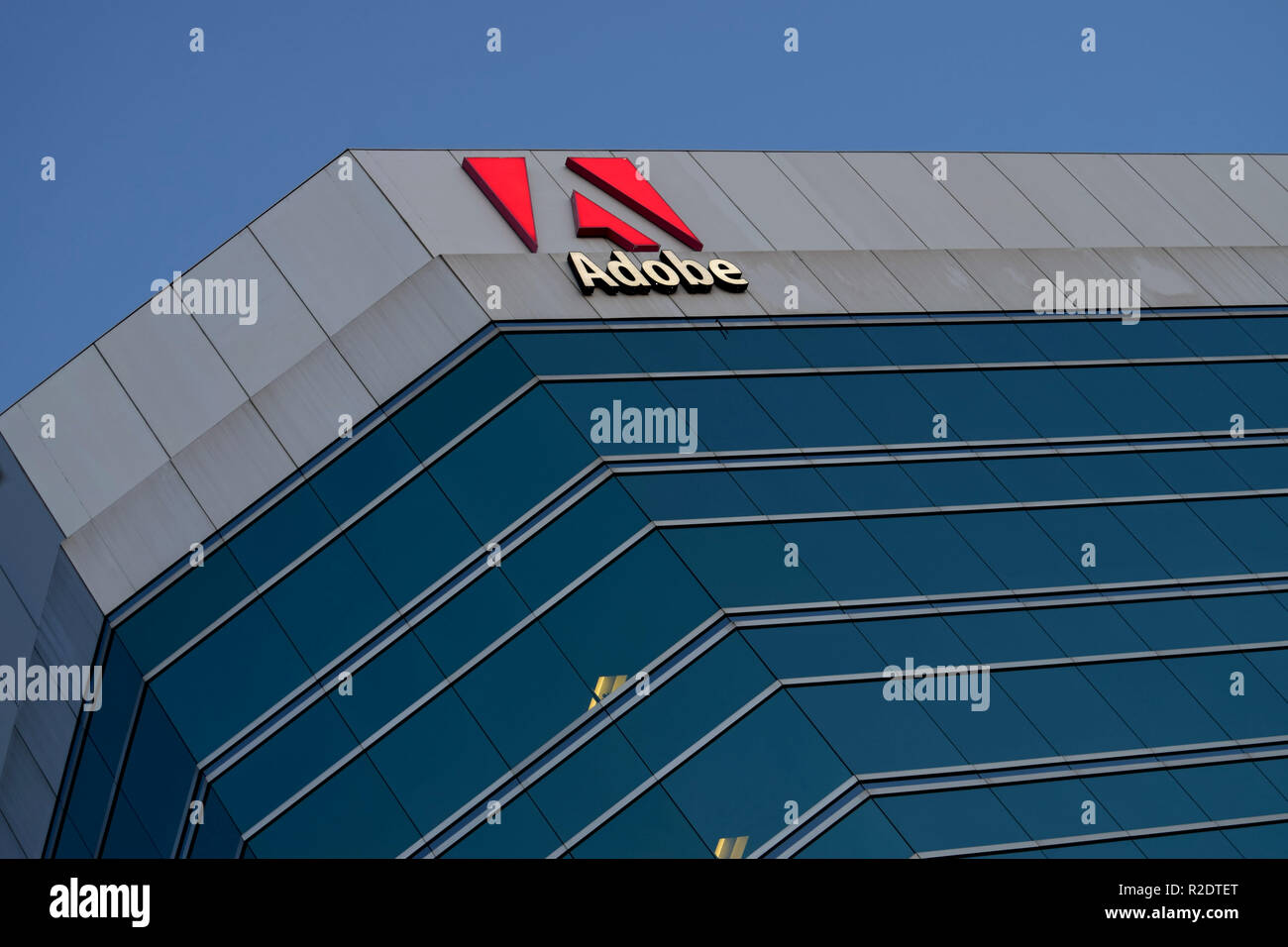 Adobe commercial building hi-res stock photography and images - Alamy