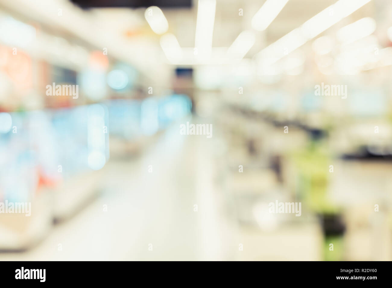 Blur shopping mall bokeh light background,people shopping at department ...