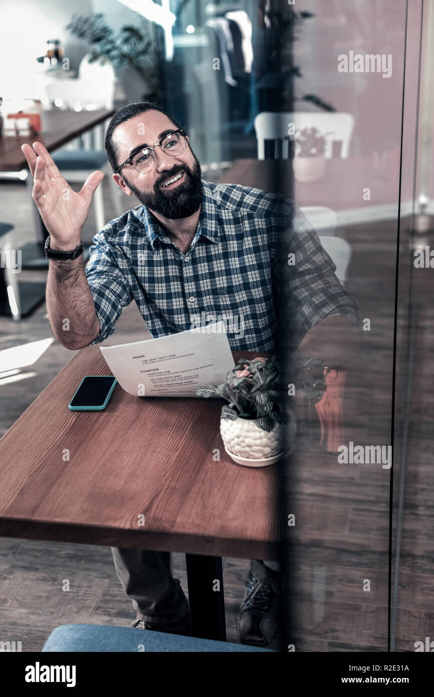 Restaurant customer calling waiter hi-res stock photography and images ...
