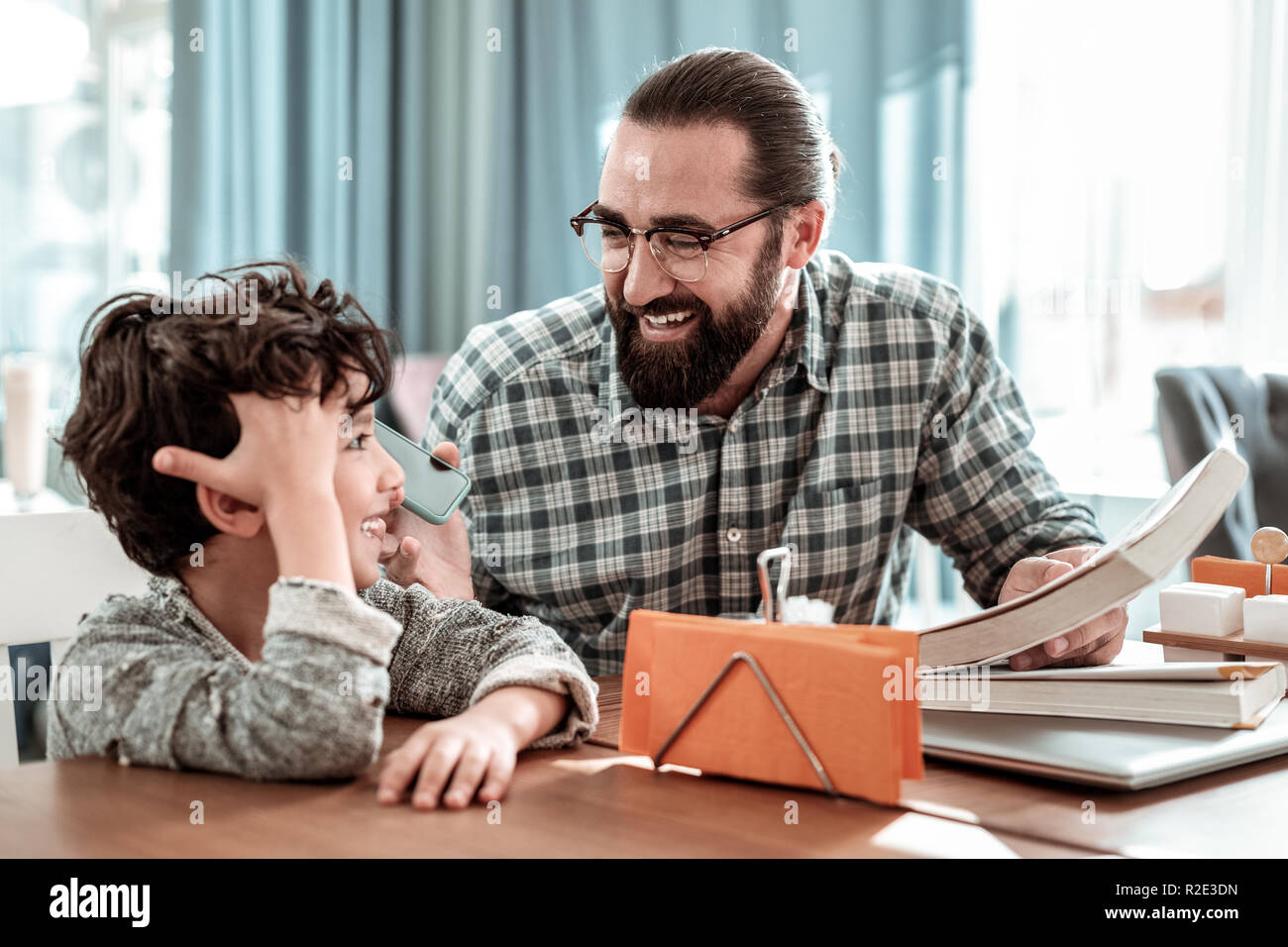 Mother father kid talking hi-res stock photography and images - Alamy