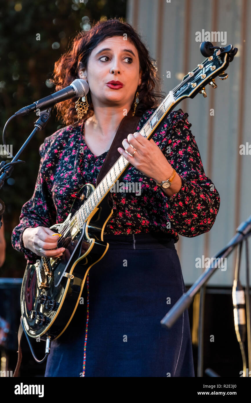 Women sara hi-res stock photography and images - Alamy