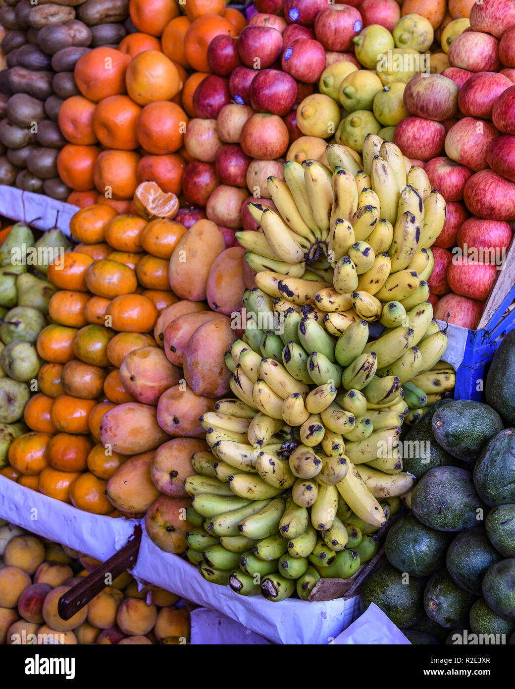 Peru fruit market hi-res stock photography and images - Alamy