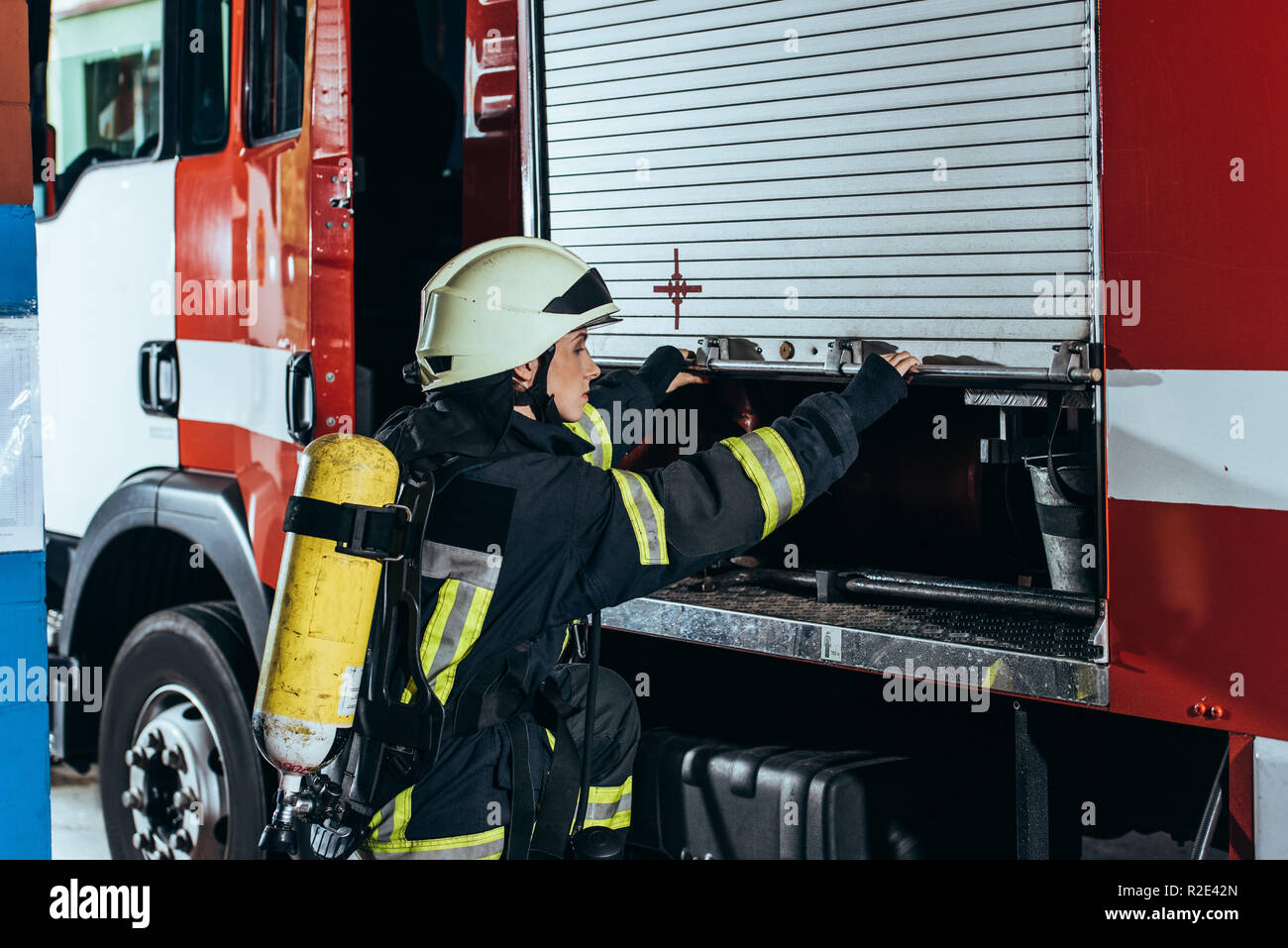 Female firefighter fire hi-res stock photography and images - Alamy
