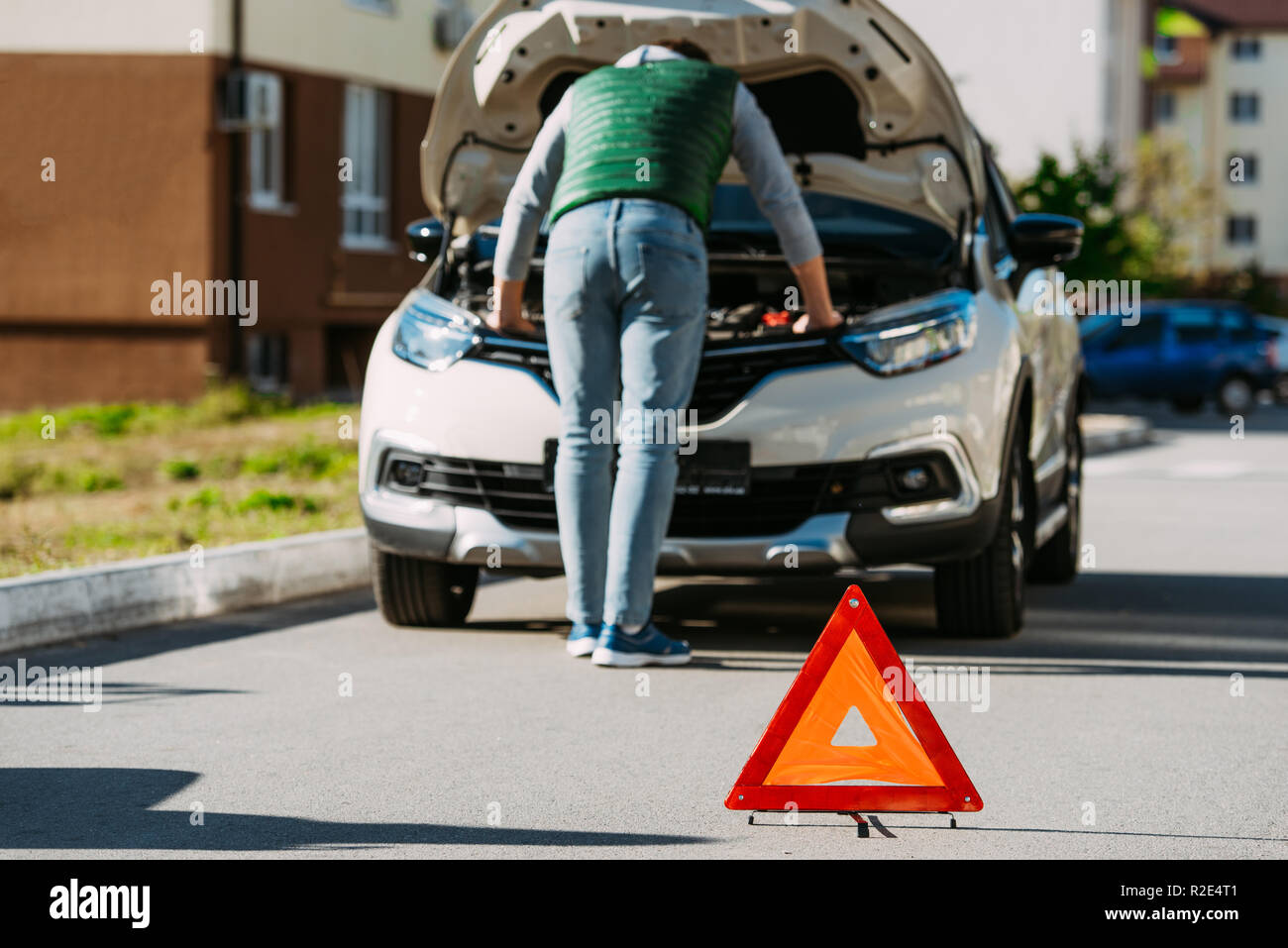 Fixing road sign hi-res stock photography and images - Alamy