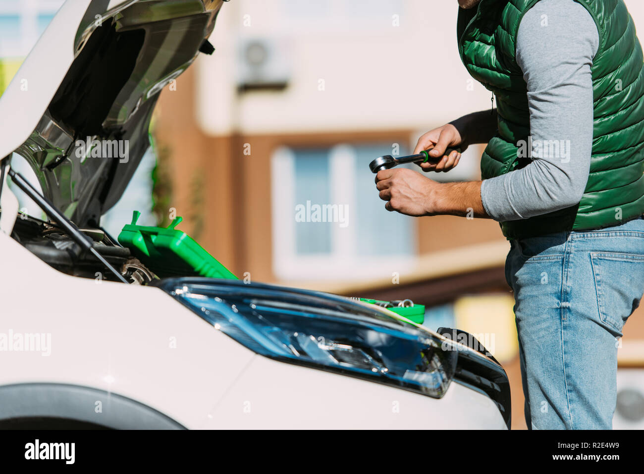 Man fixing vehicle hi-res stock photography and images - Alamy