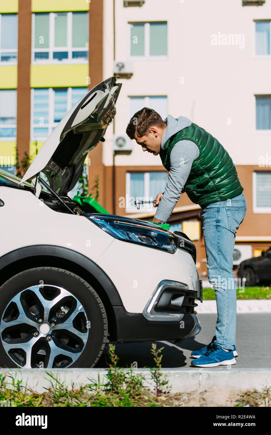 Man fixing his car hi-res stock photography and images - Alamy