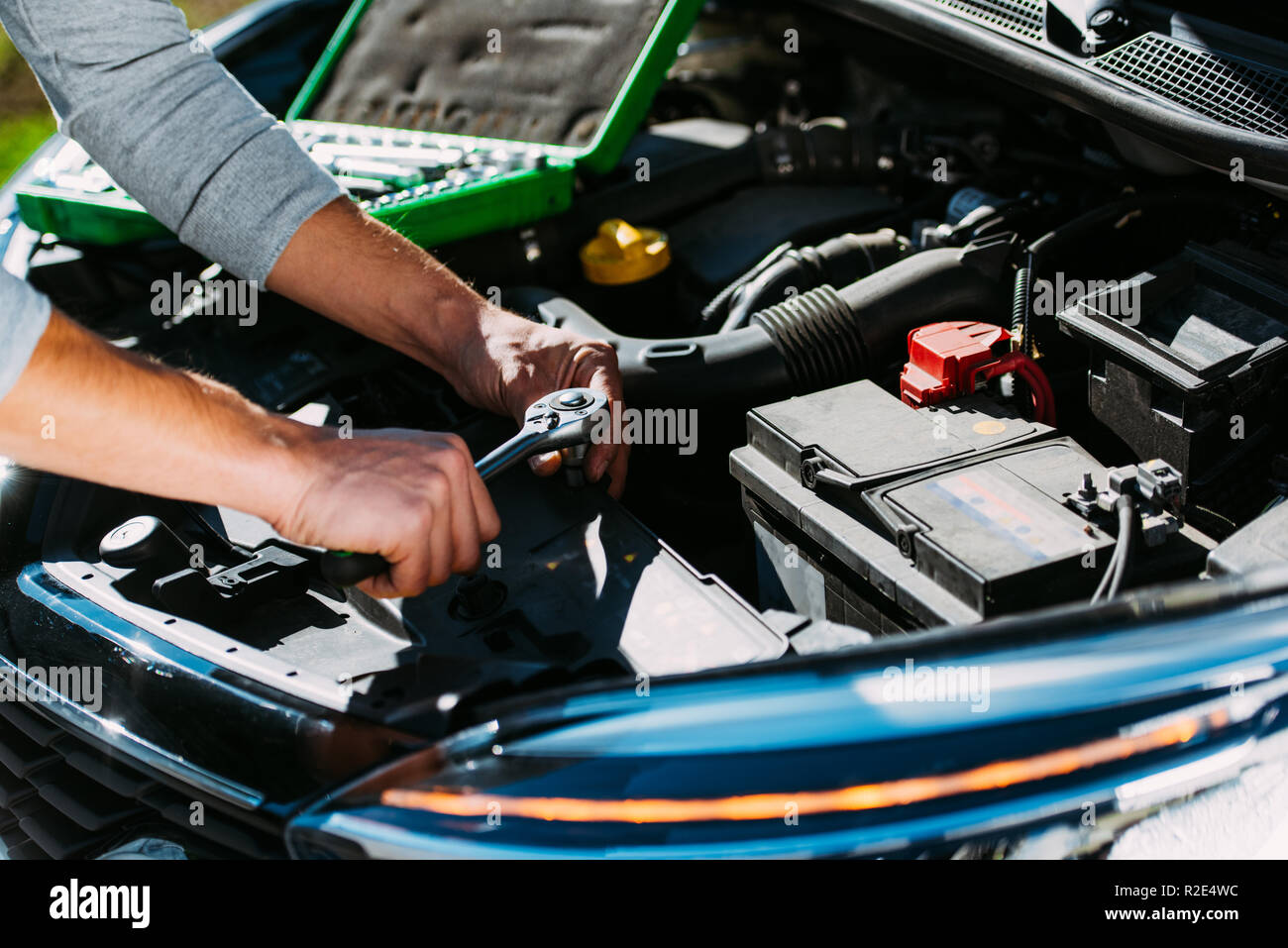 Man fixing his car hi-res stock photography and images - Alamy