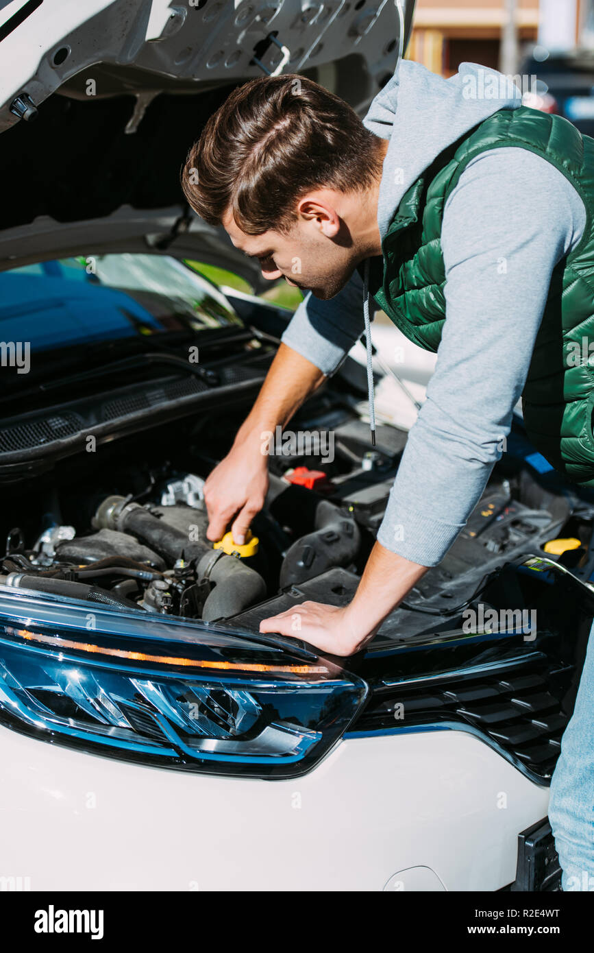 Man fixing vehicle hi-res stock photography and images - Alamy