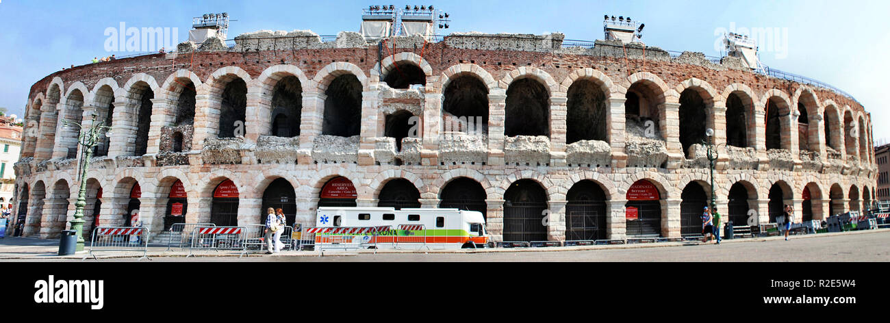 Arena di verona opera hi-res stock photography and images - Alamy