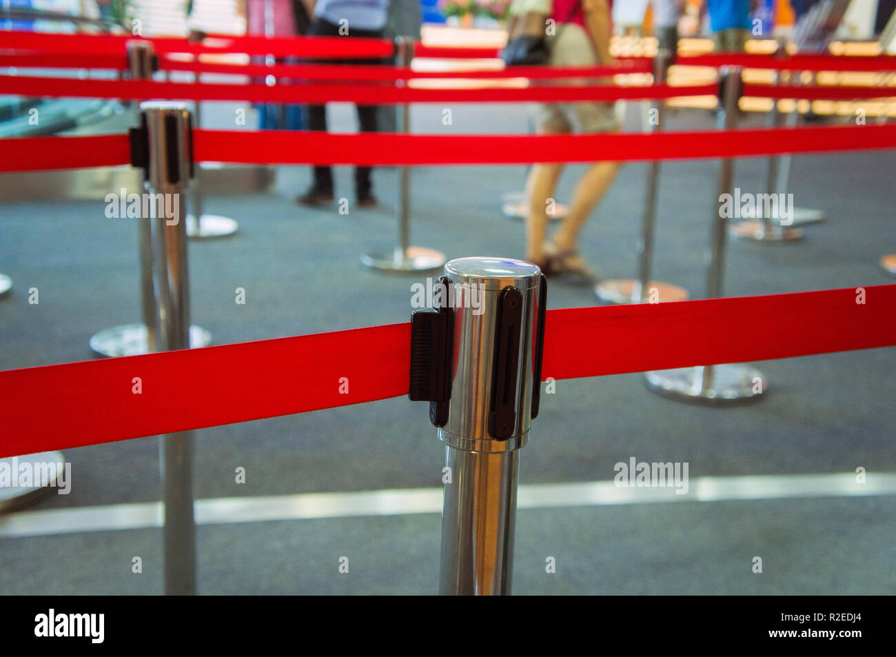 Stretch Crowd Queue Control Barrier Post Stanchion Retractable Belt ...