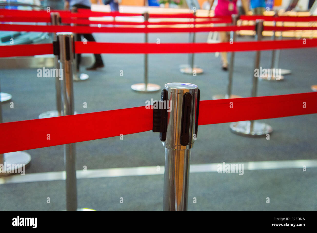 Stretch Crowd Queue Control Barrier Post Stanchion Retractable Belt ...