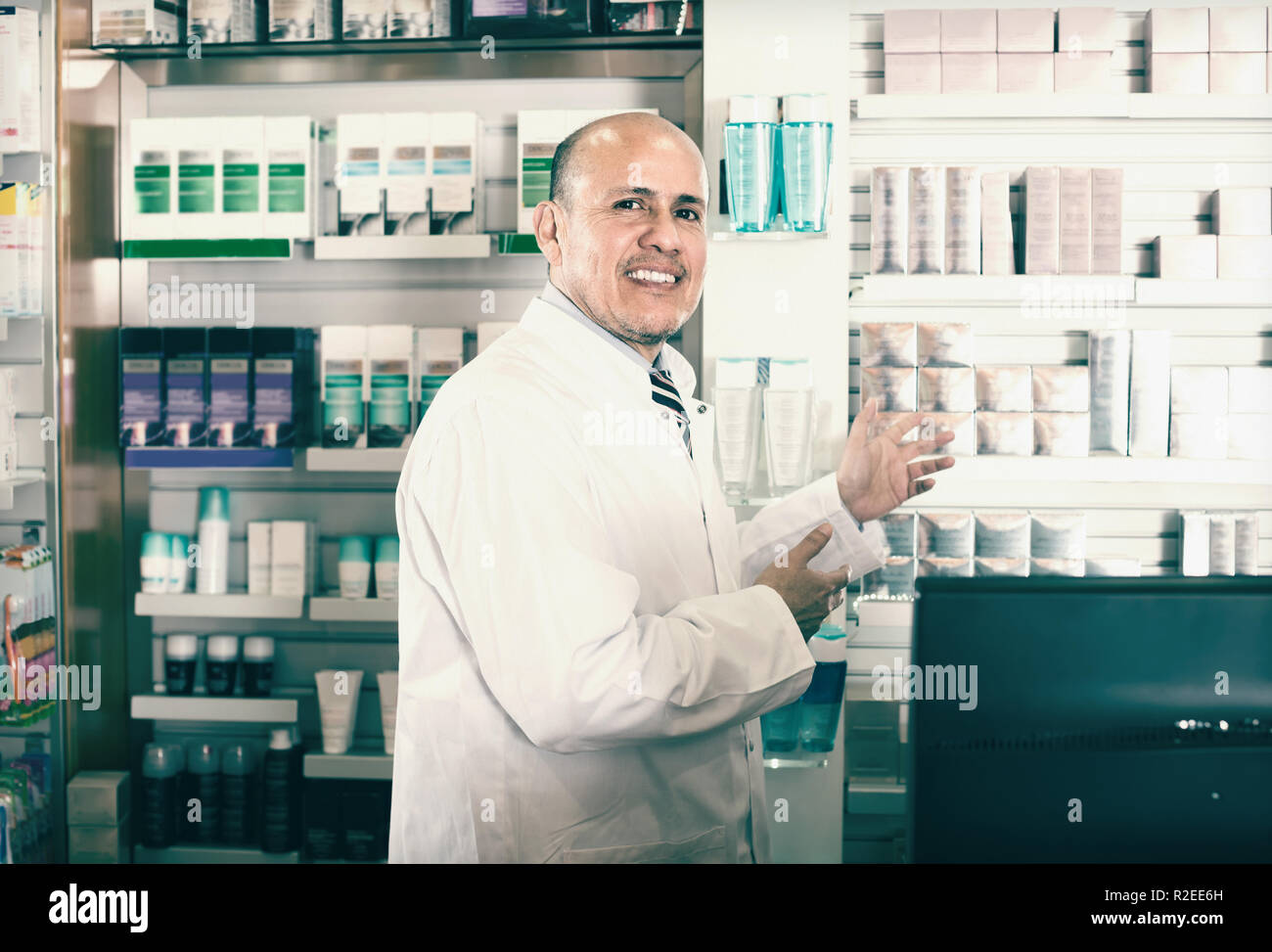 Happy pharmacist specialist american man hi-res stock photography and ...