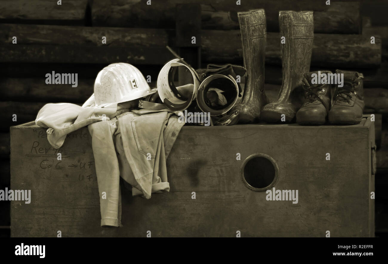 layer in the pit Stock Photo - Alamy