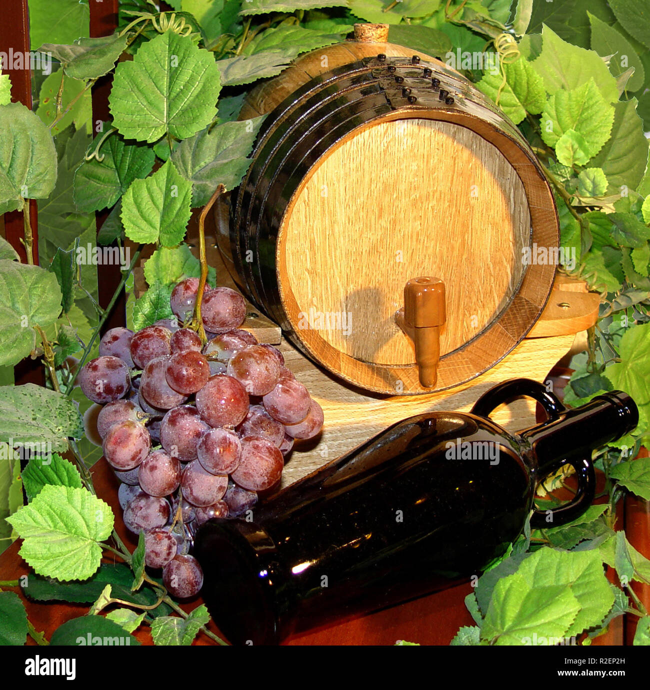 wine barrel with grapes 2 Stock Photo - Alamy
