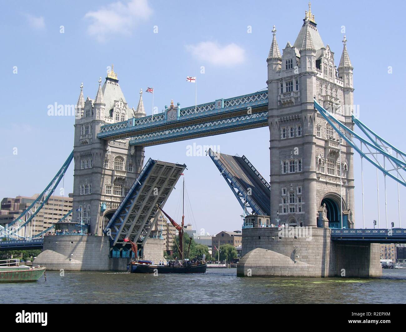 Bridge location hi-res stock photography and images - Alamy