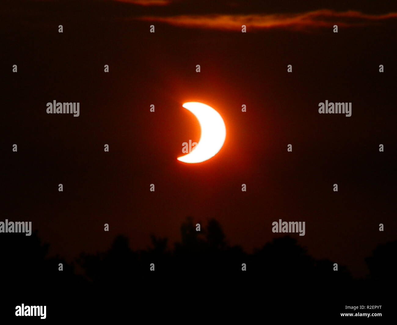 Eclipse partielle hi-res stock photography and images - Alamy