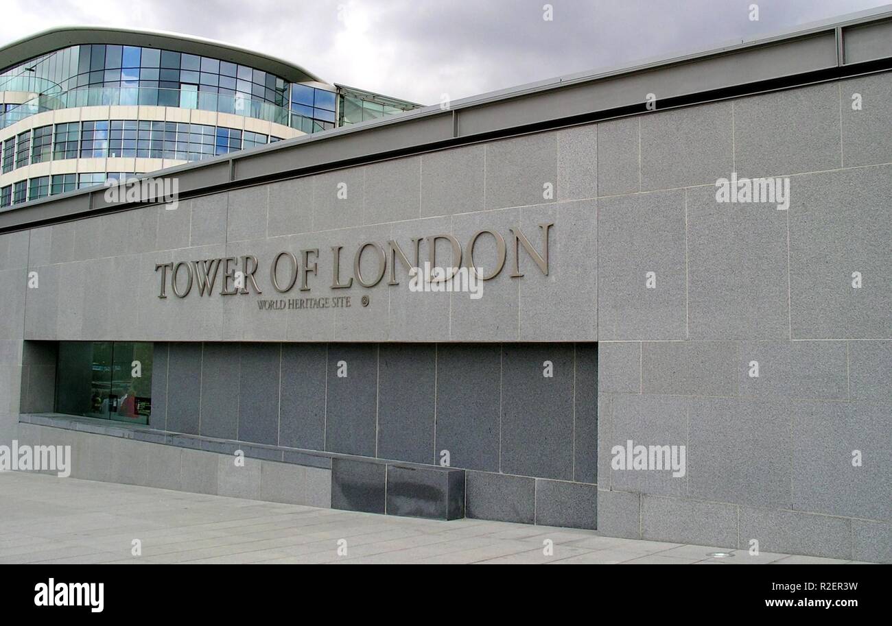 London facade grey hi-res stock photography and images - Alamy
