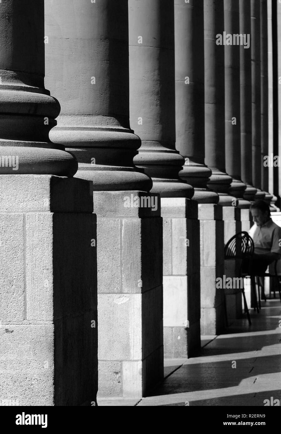 Diagonal columns hi-res stock photography and images - Alamy