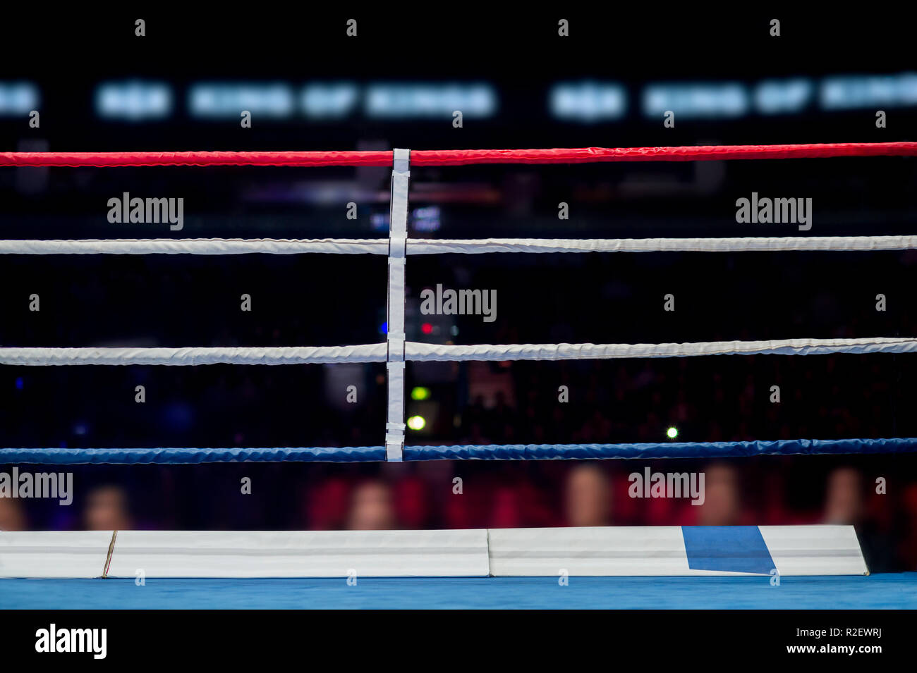 Empty boxing ring hi-res stock photography and images - Alamy