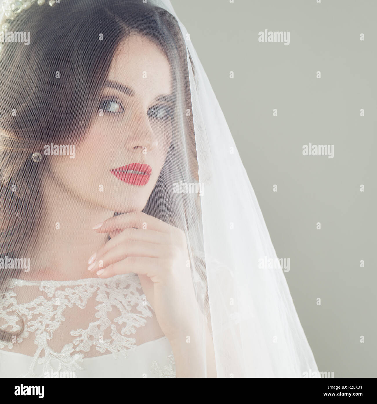 Beautiful young bride hi-res stock photography and images - Alamy