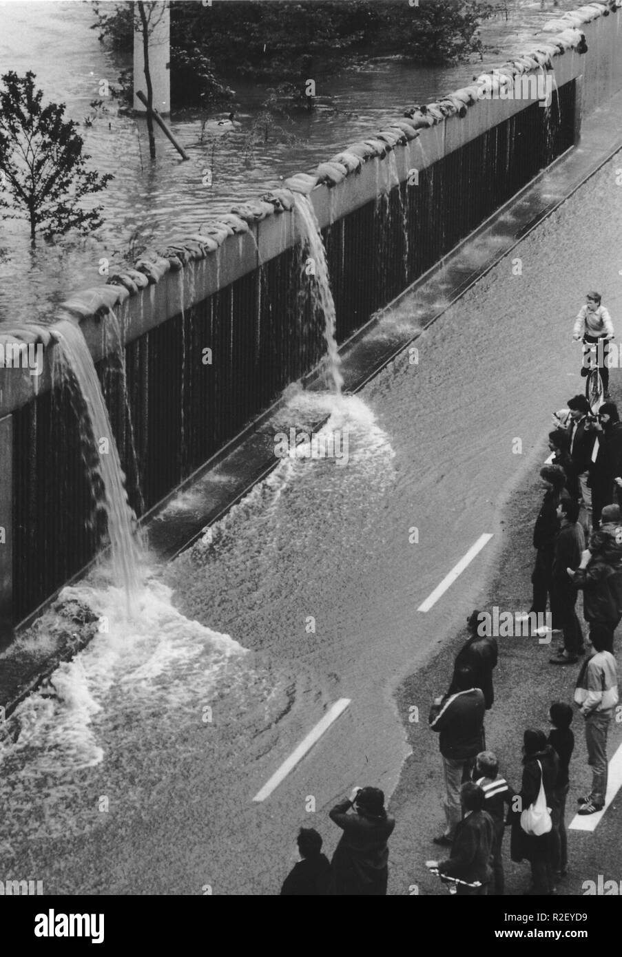 Water tank overflow hi-res stock photography and images - Alamy