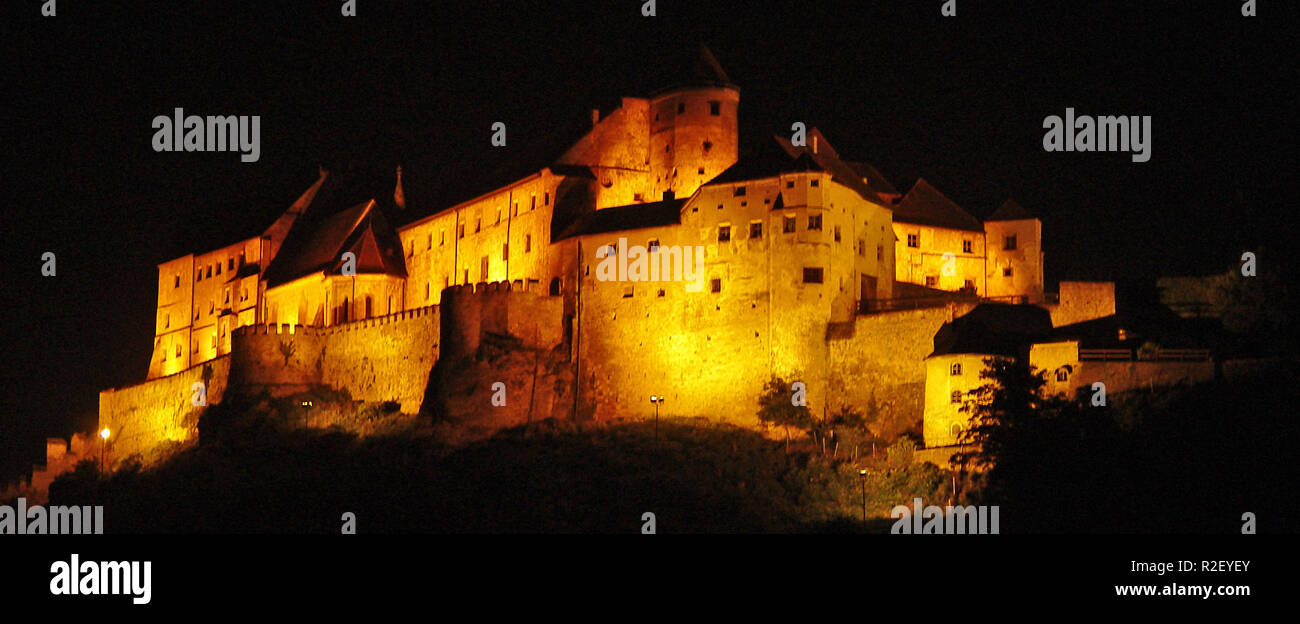 Burghausen castle bavaria night hi-res stock photography and images - Alamy