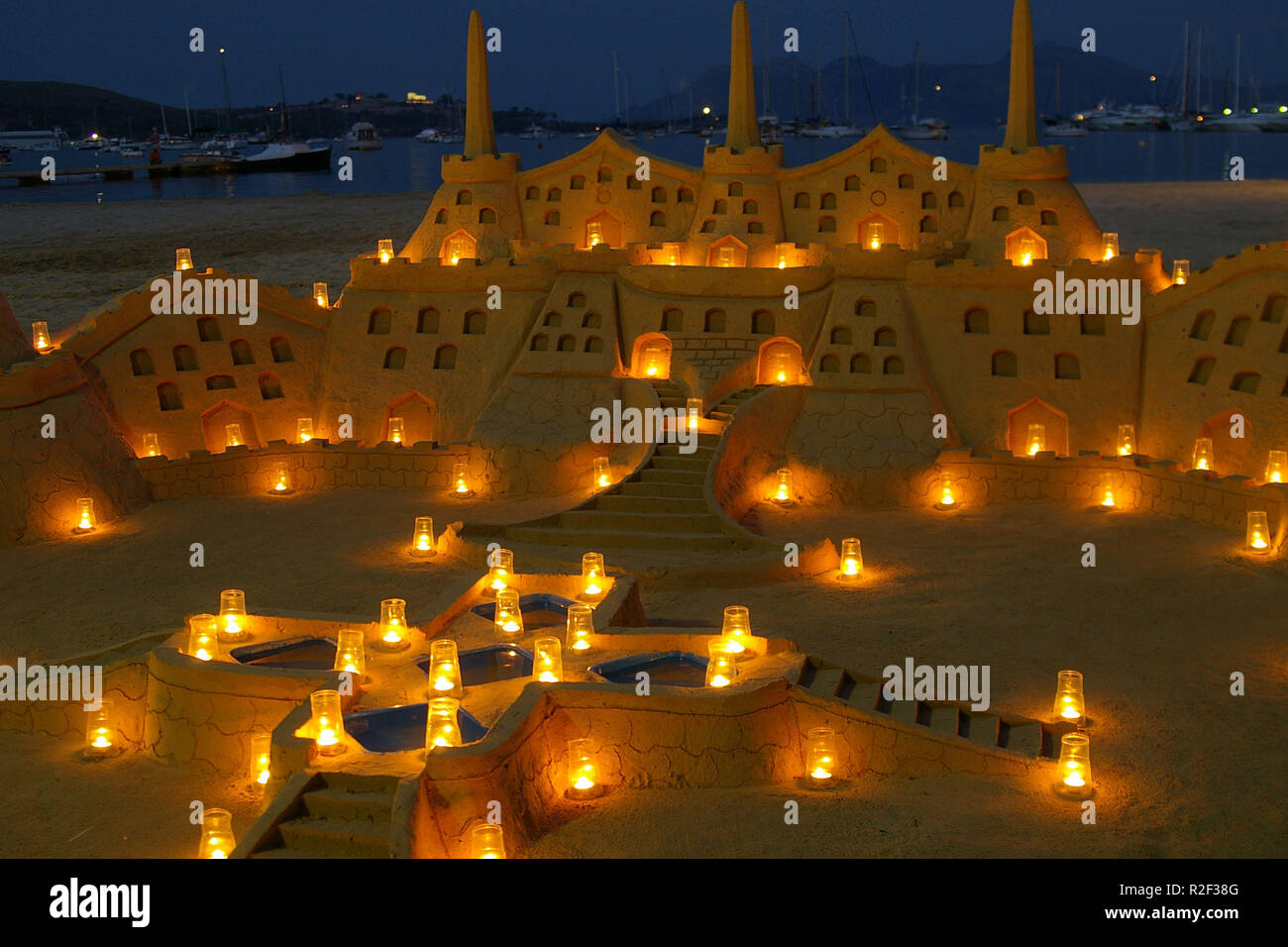 build a sandcastle Stock Photo - Alamy