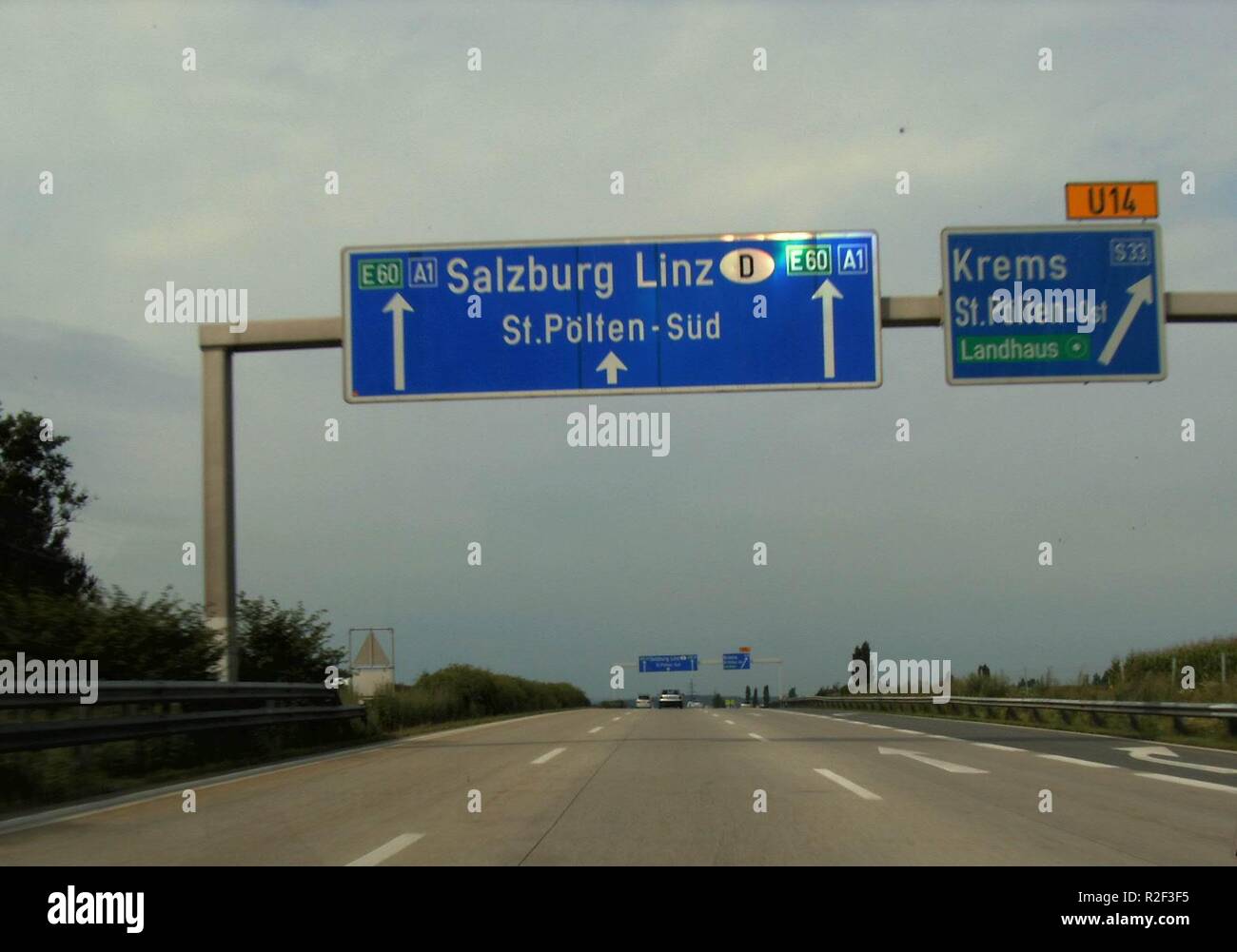 Blank motorway signs hi-res stock photography and images - Alamy