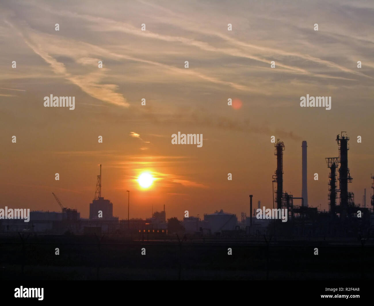 Shell refinery holland hi-res stock photography and images - Alamy