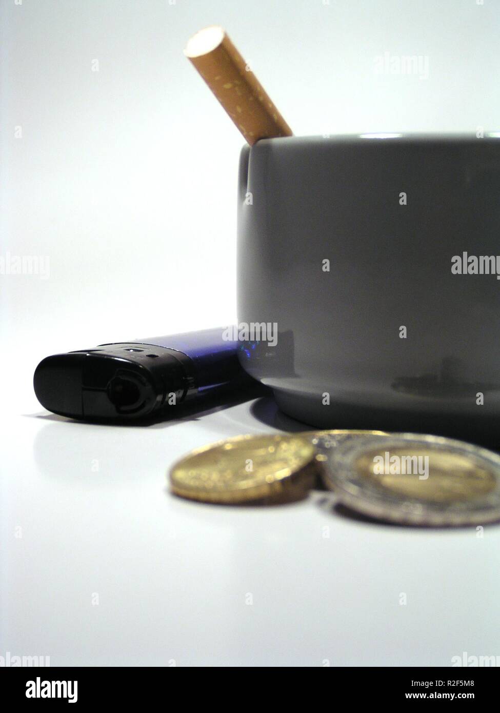 cigarette in ashtray Stock Photo - Alamy
