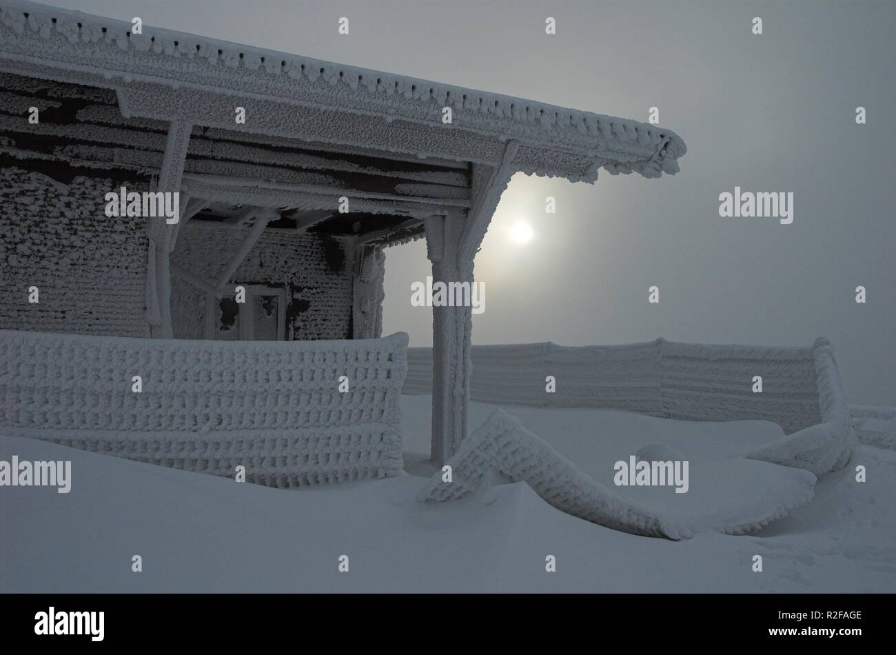 Snowed in door hi-res stock photography and images - Alamy