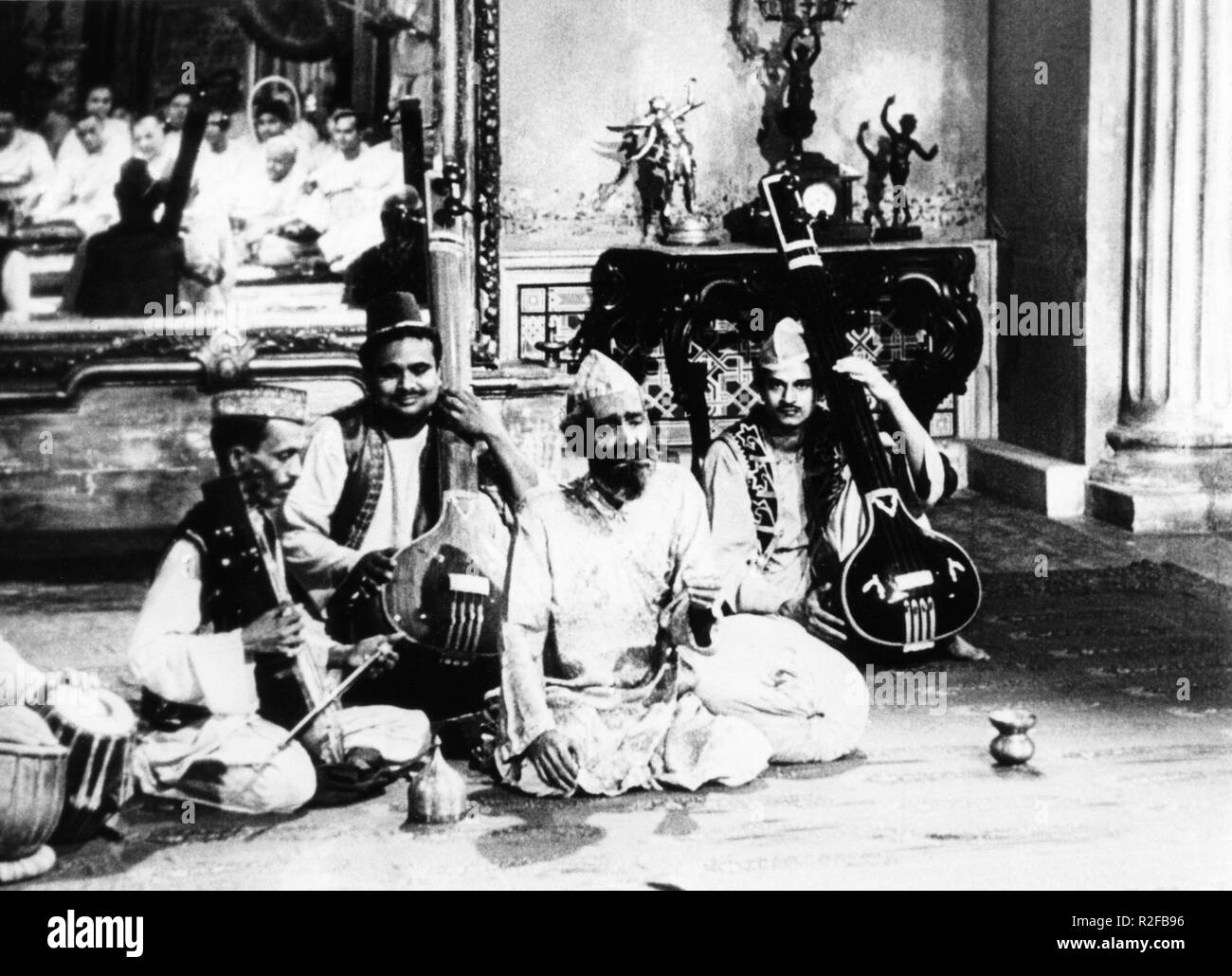 The music room ray satyajit hi-res stock photography and images - Alamy