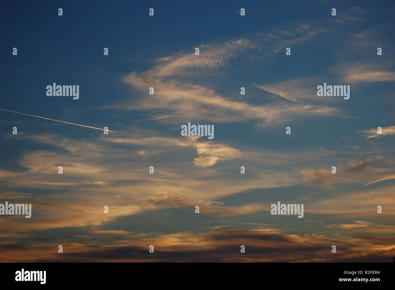 Plane contrail sunset hi-res stock photography and images - Alamy