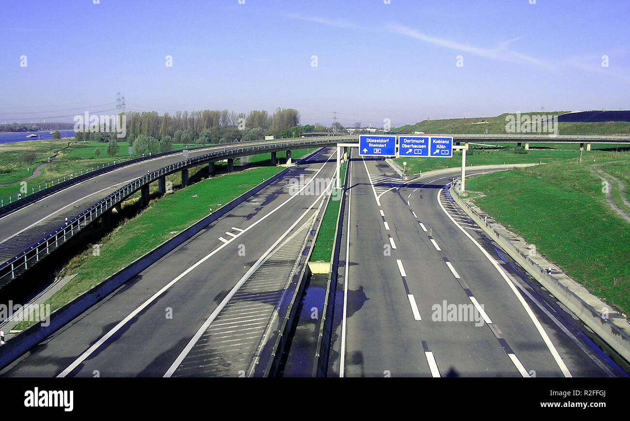 Leere autobahn autobahn hi-res stock photography and images - Alamy