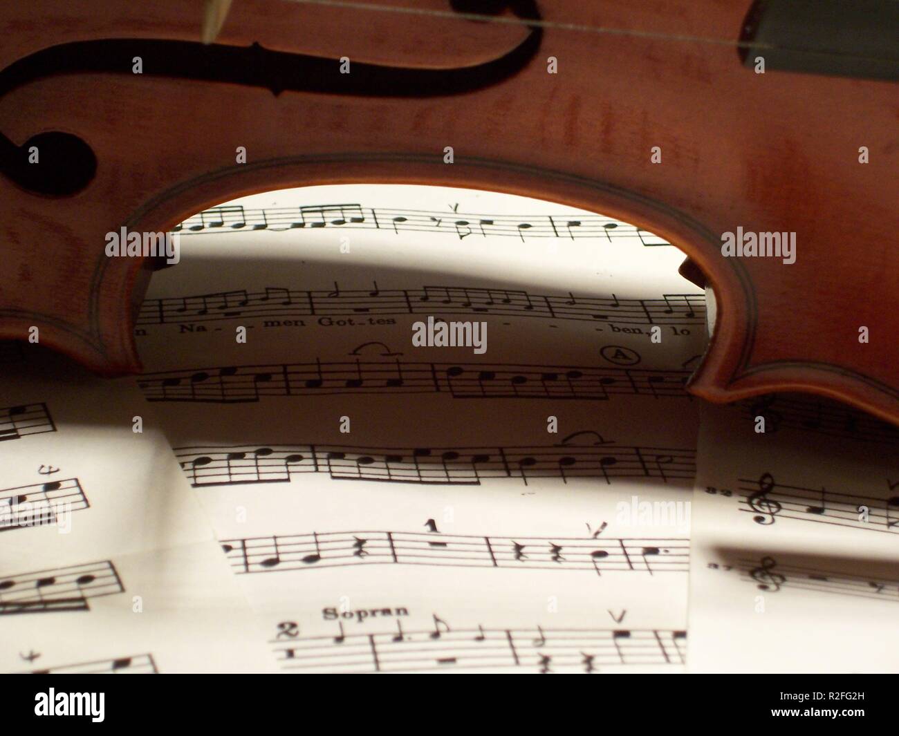 Violin notes hi-res stock photography and images - Alamy
