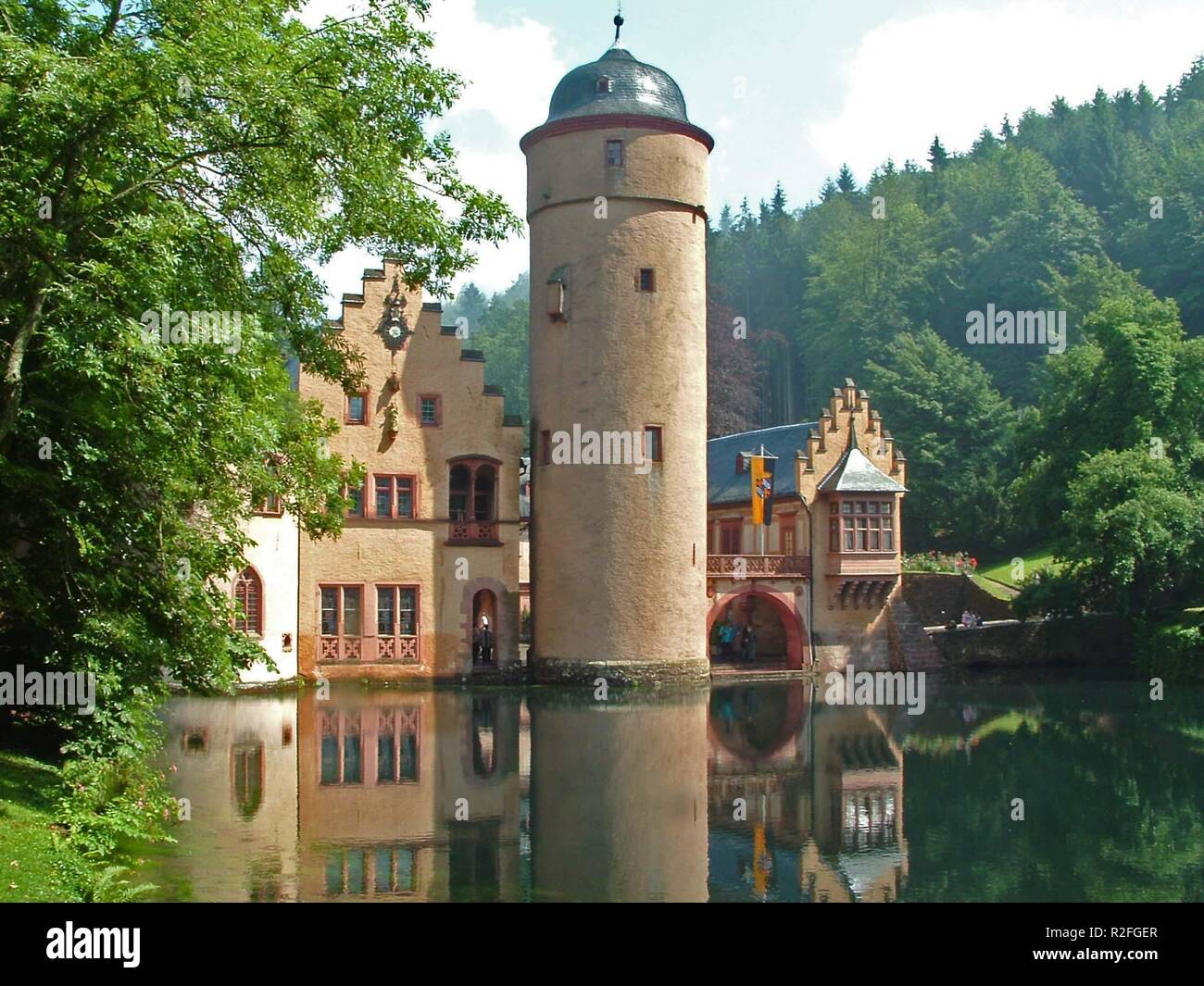 Water castle mespelbrunn hi-res stock photography and images - Alamy