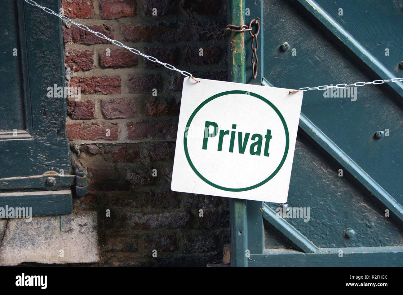 Private property green gate hi-res stock photography and images - Alamy