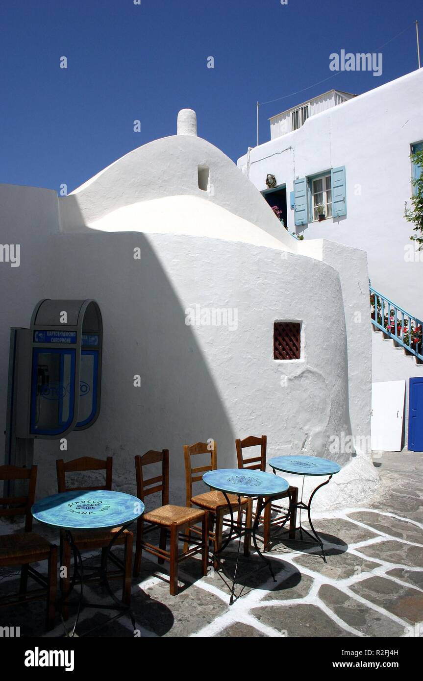 Blauer kiosk hi-res stock photography and images - Alamy