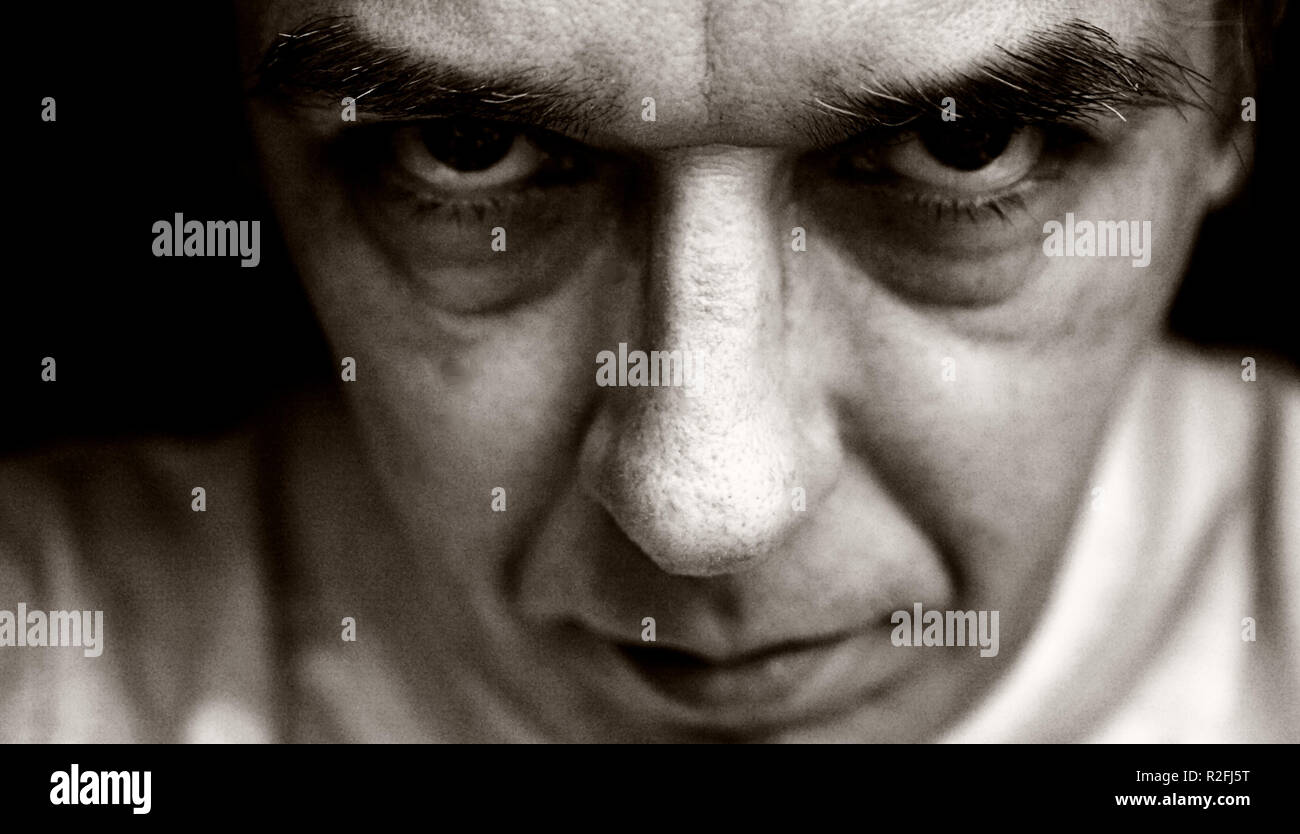 Face looking forward hi-res stock photography and images - Alamy