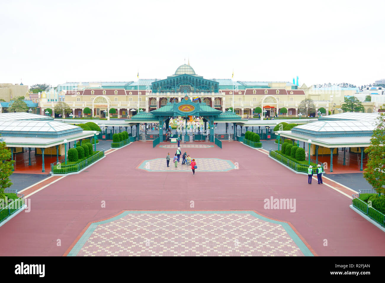 Tourists entering Tokyo Disneyland at main entrance of Tokyo Disney ...