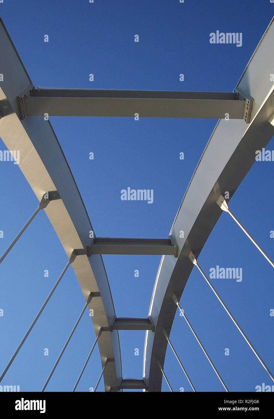 Complete view of bridge hi-res stock photography and images - Alamy