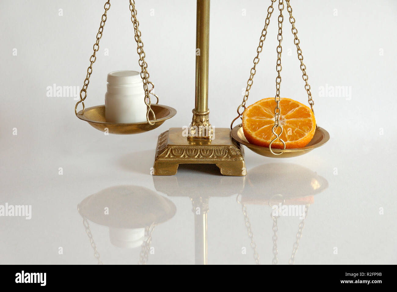 Un balance hi-res stock photography and images - Alamy