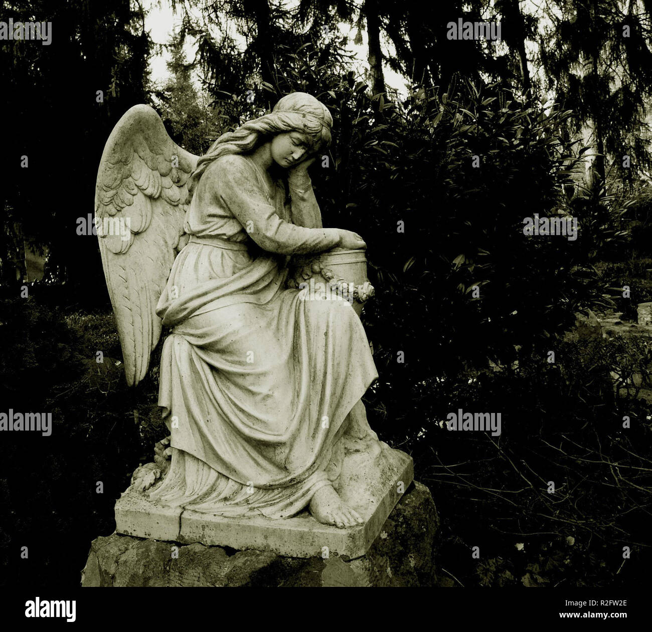 Sitting guardian angel hi-res stock photography and images - Alamy