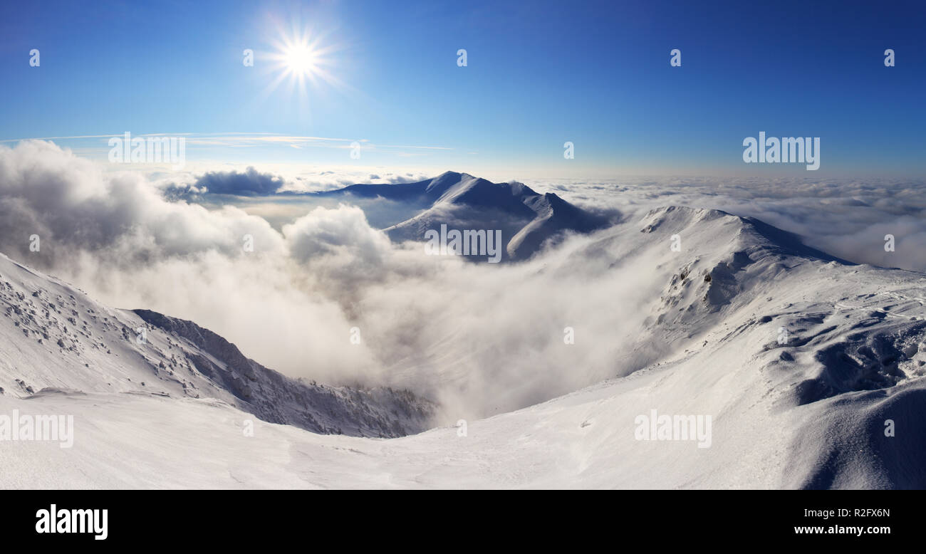 Outdoor tourism winter sun light hi-res stock photography and images ...